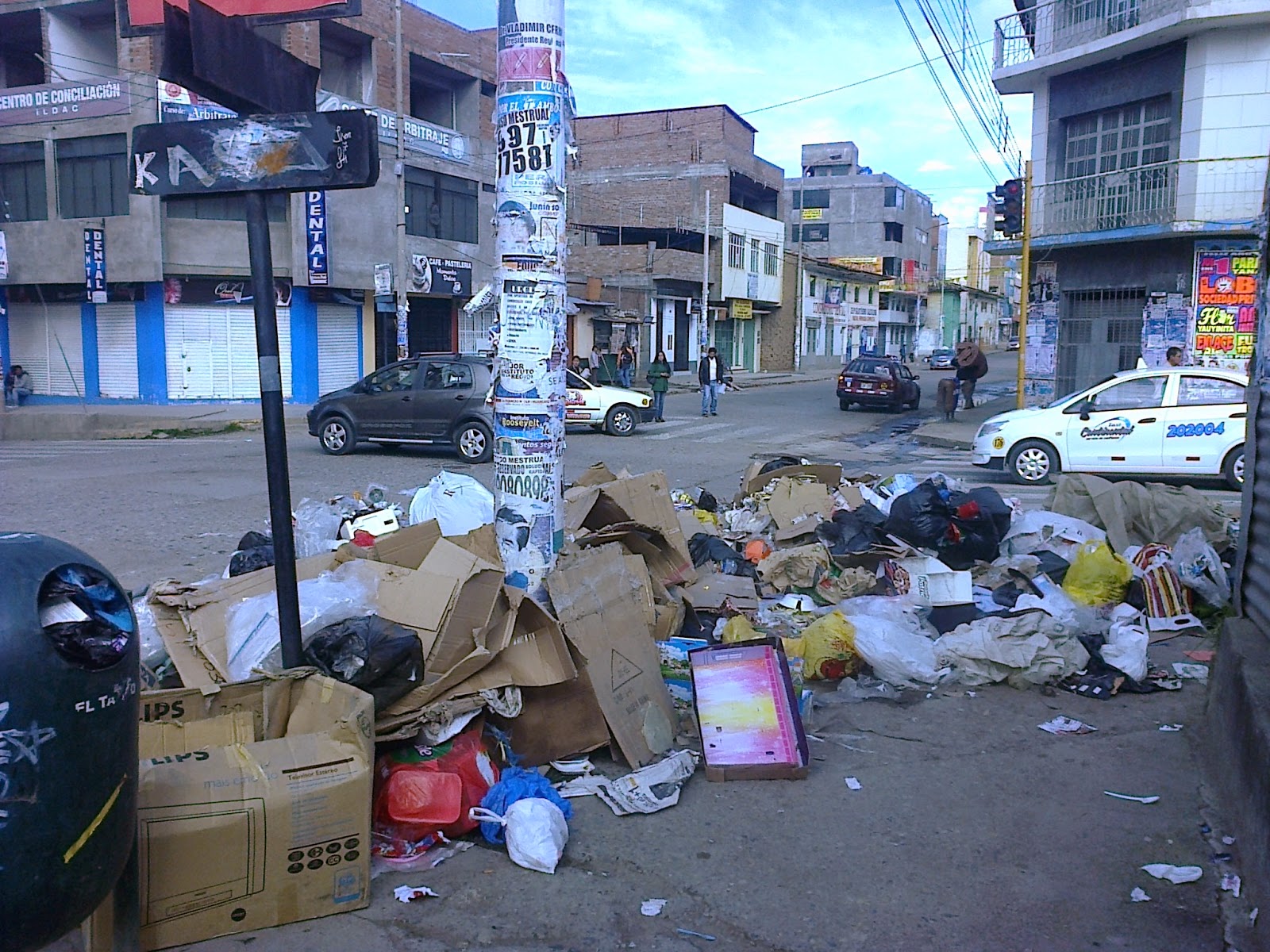 NOTICIAS HUANCAYO PERU: BASURA EN LA CALLE REAL DEL TAMBO