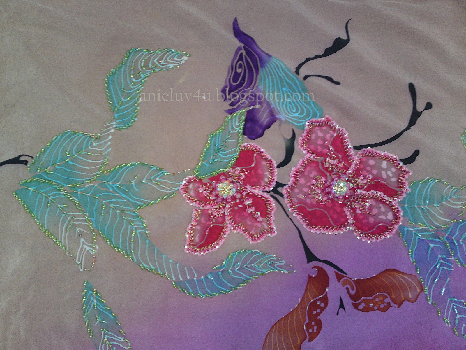 Sulaman manik dan labuci di batik crepe ~ Seindah Biasa