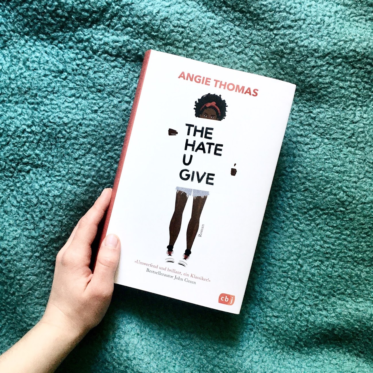 Die Lesende: The Hate U Give (Angie Thomas)