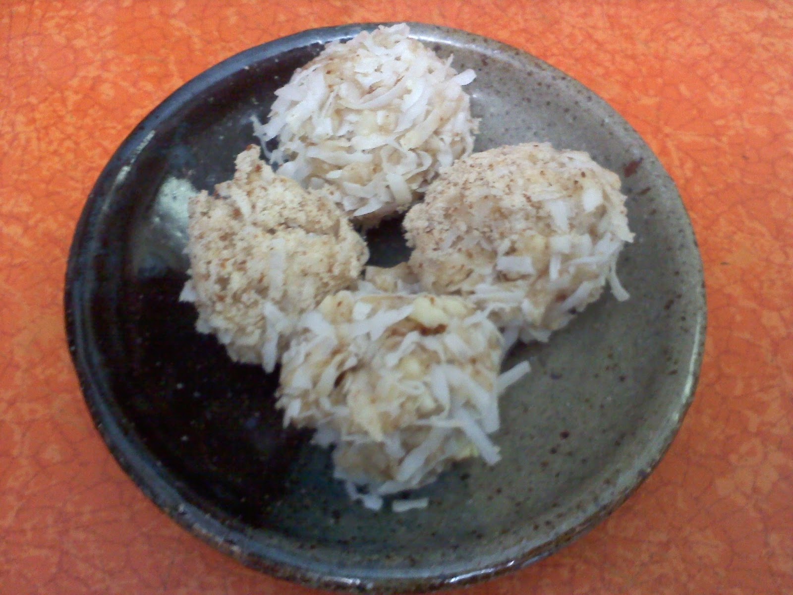 Vegan as I Wanna Be: Raw Pineapple Coconut Macaroons