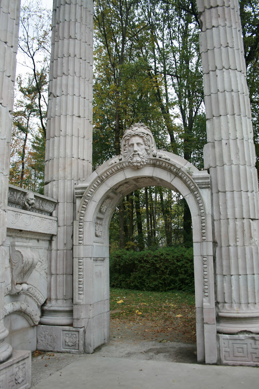 Toronto Fun Places: Enjoying the last colours at the Guild Inn Park and ...