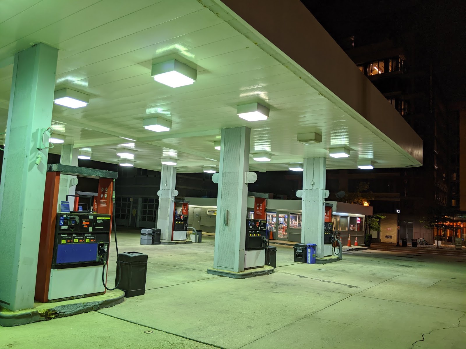 Robert Dyer @ Bethesda Row: Bethesda Sunoco becomes Exxon station