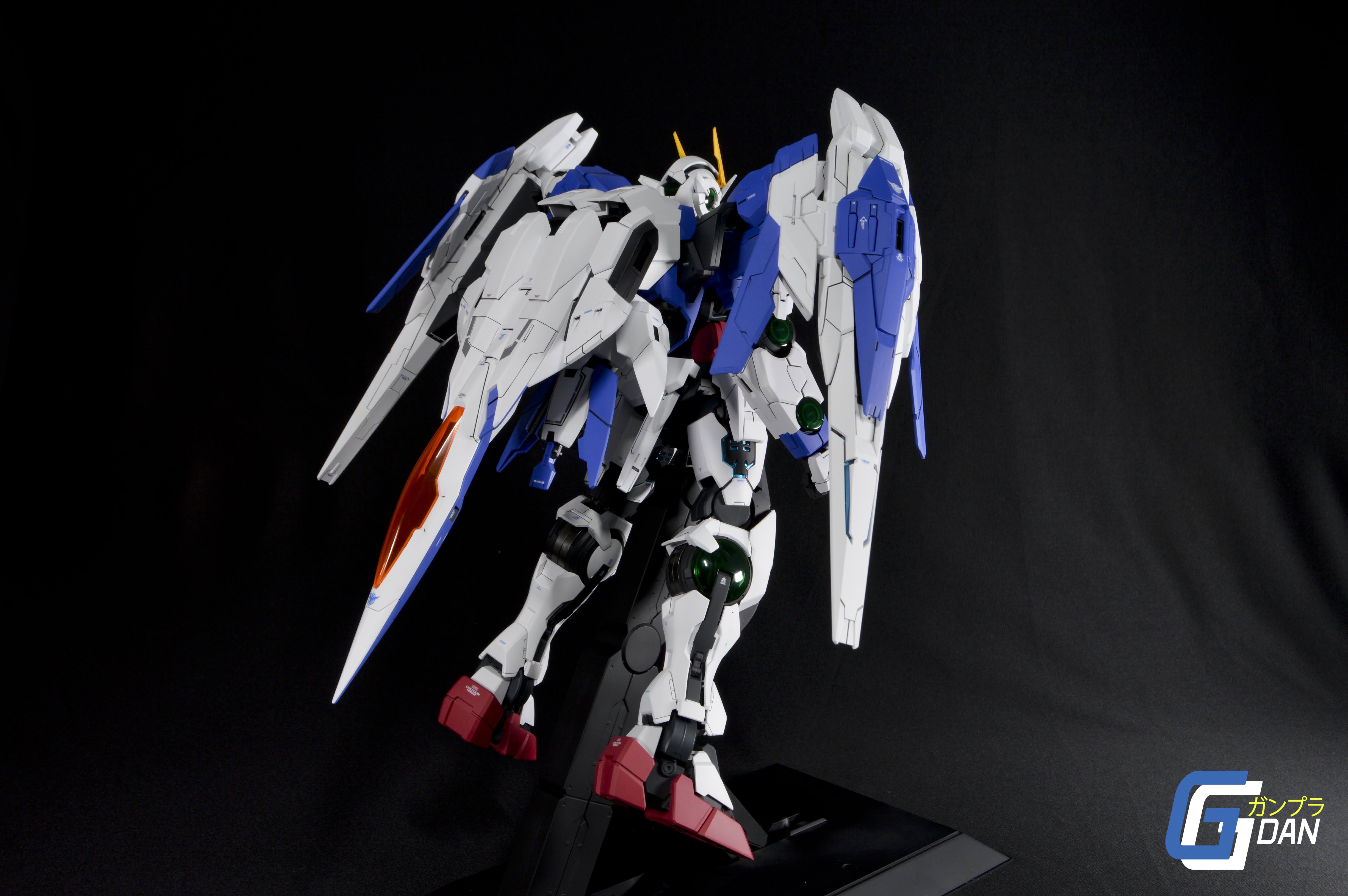 Perfect Grade Gundam 00 Raiser