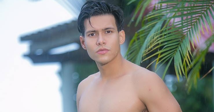 Man Central: Richard Ricardo Carter: In Swimwear