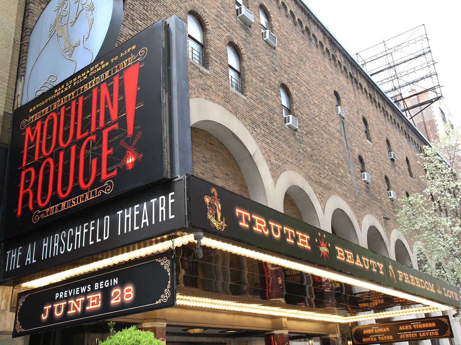 JK's TheatreScene: LOGOS: Moulin Rouge!