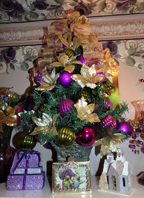A DEBBIE-DABBLE CHRISTMAS: Just How Many Decorated Christmas Trees Do I ...
