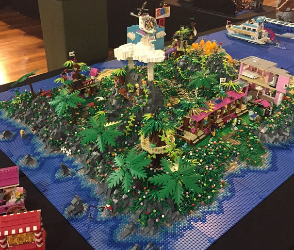 Heartlake Times: Fan Displays