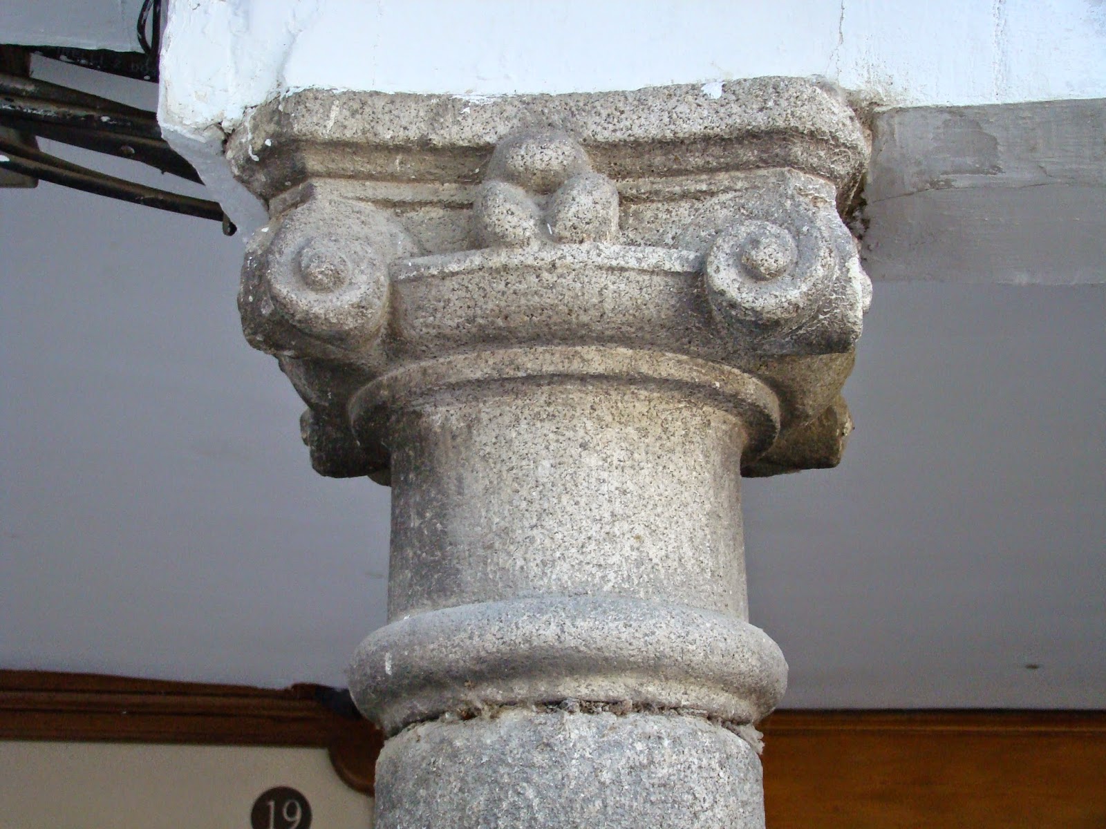 Arevaceos: COLUMNAS DE LA PLAZA DEL ARRABAL (3)