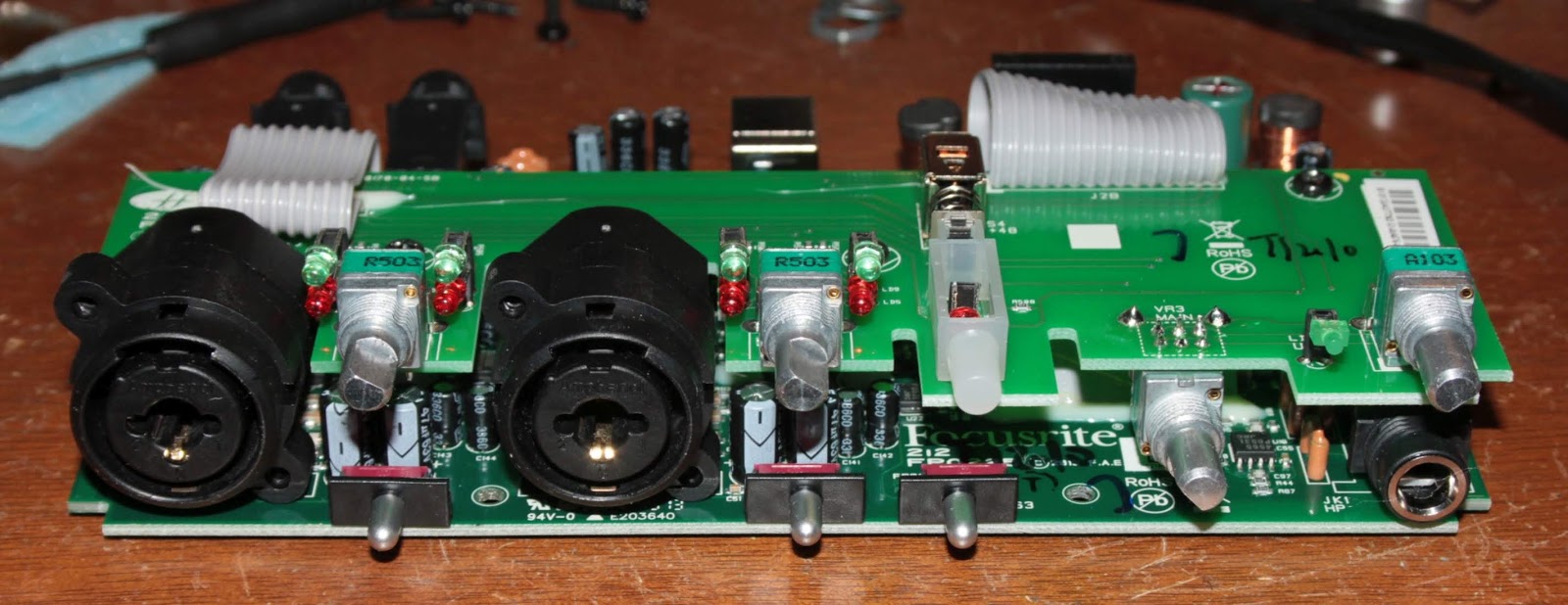 Khron's Cave: #55 Focusrite Scarlett 2i2 (1st gen) teardown & modding