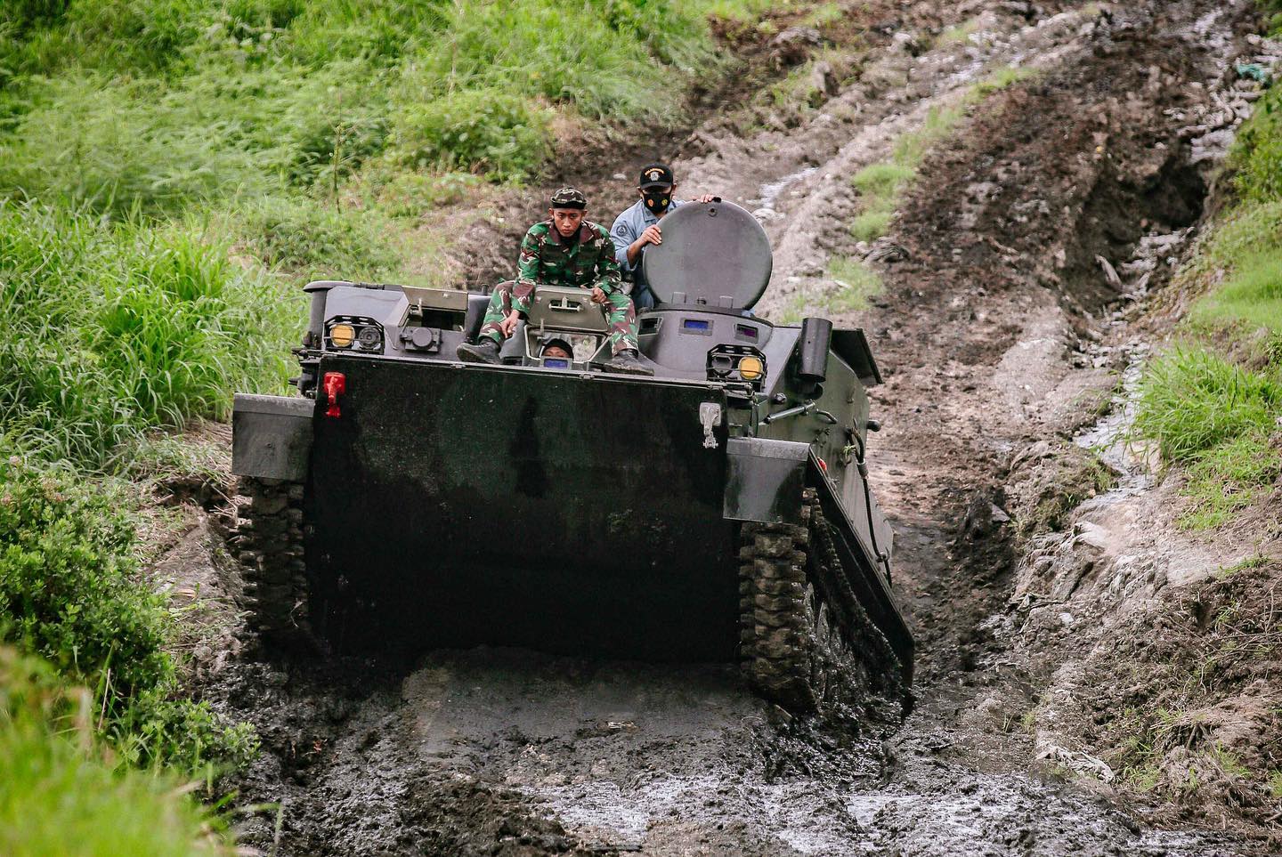 DEFENSE STUDIES: Lumindo Lakukan Final Test Ranpur BTR-50P(M)