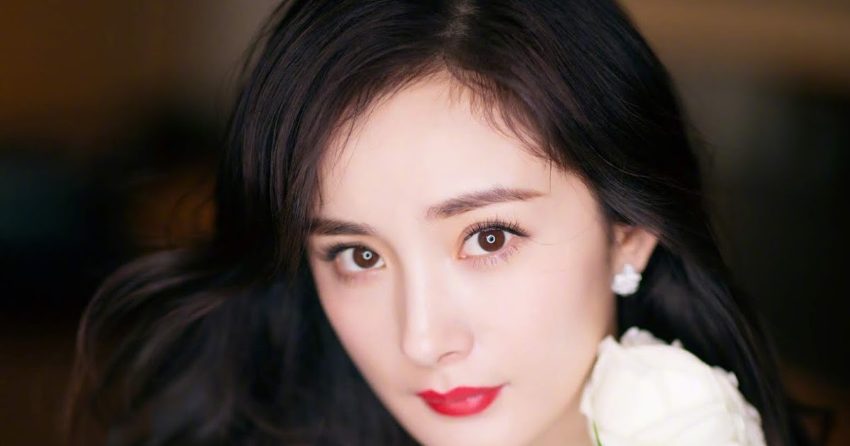 China Entertainment News: Yang Mi poses for photo shoot