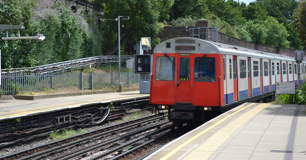 British Diesels and Electrics: London Underground D78 Stock