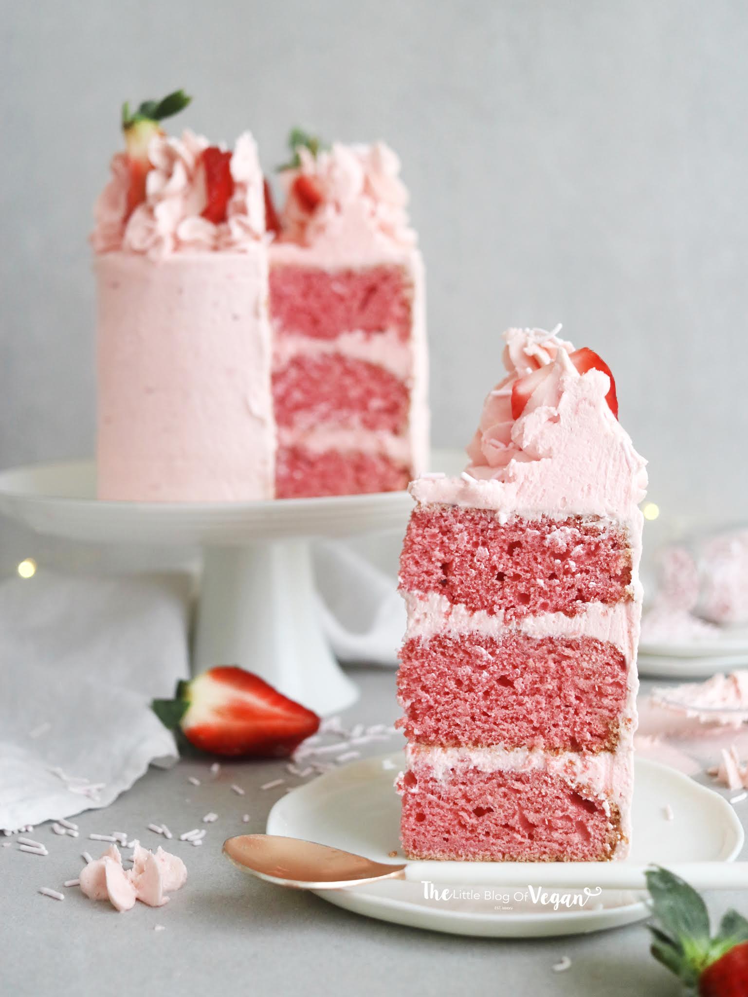 The ultimate pink strawberry cake - The Little Blog Of Vegan