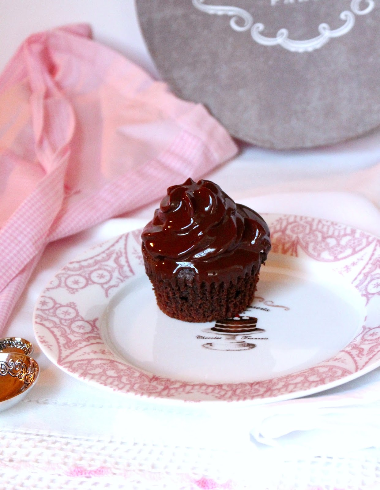 Juliana Grace Blog Space: Strawberry High-Hat Cupcakes