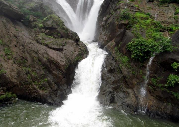 Uexplore: A Monsoon Weekend Trip to Dudh Sagar Waterfall