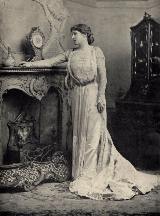 The Jersey Lily: 40 Glamorous Photos of Lillie Langtry in the Late 19th ...