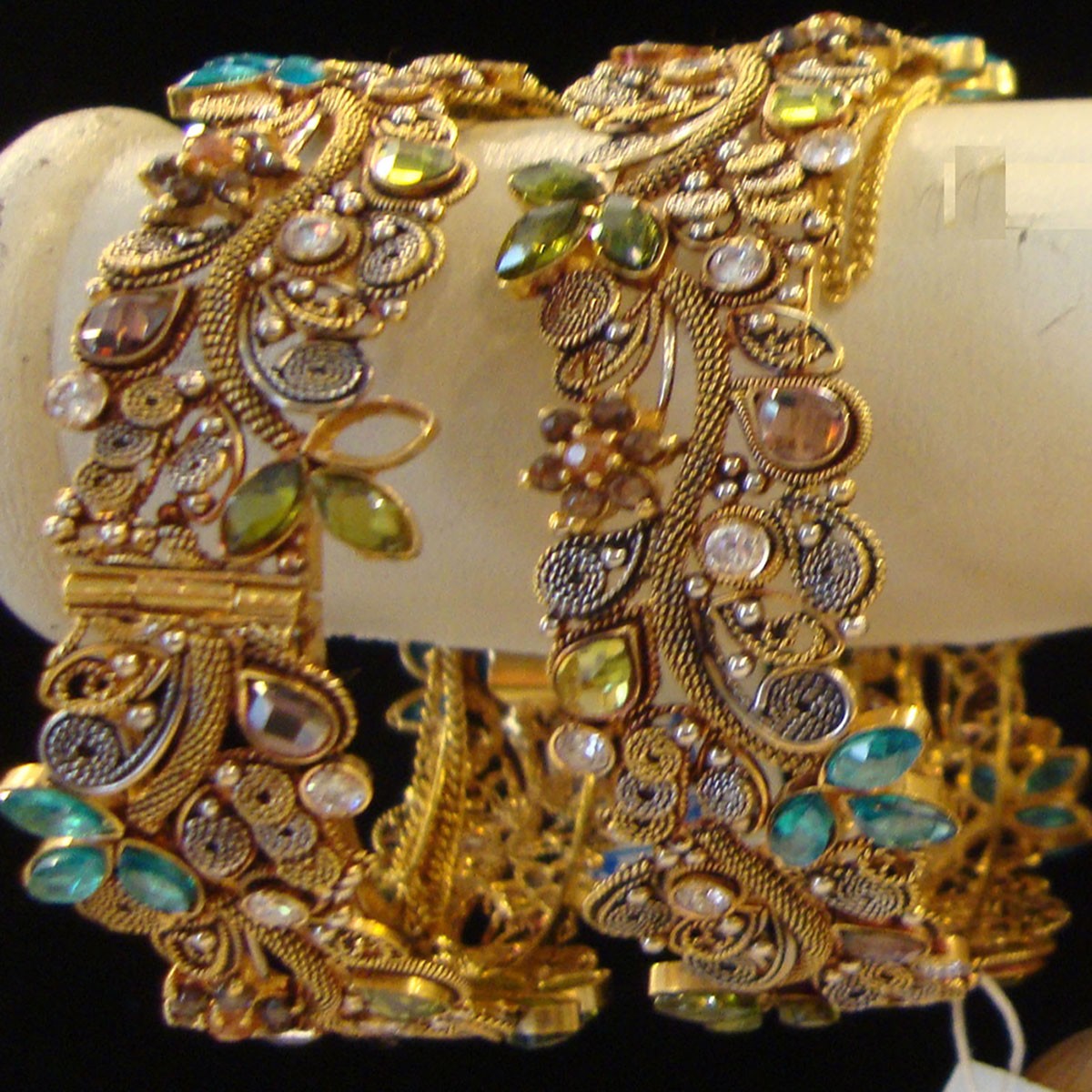 Fablous Girls World: Girls Stylish Bangles Collection 2013