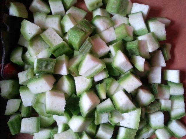 Waldorf's Kitchen: Recipe - Dodka (Ridge Gourd/ Toorai/ Turia) Sabzi