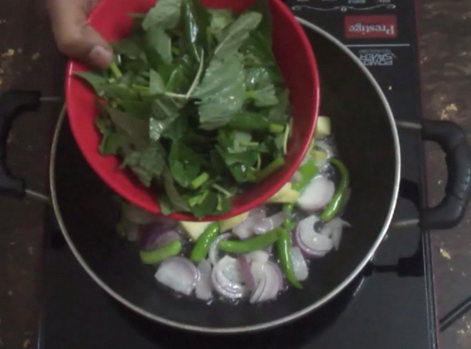 Sukku's Kitchen : THOTAKURA MANGO ROTI PACHADI - Amaranth leaves Mango ...