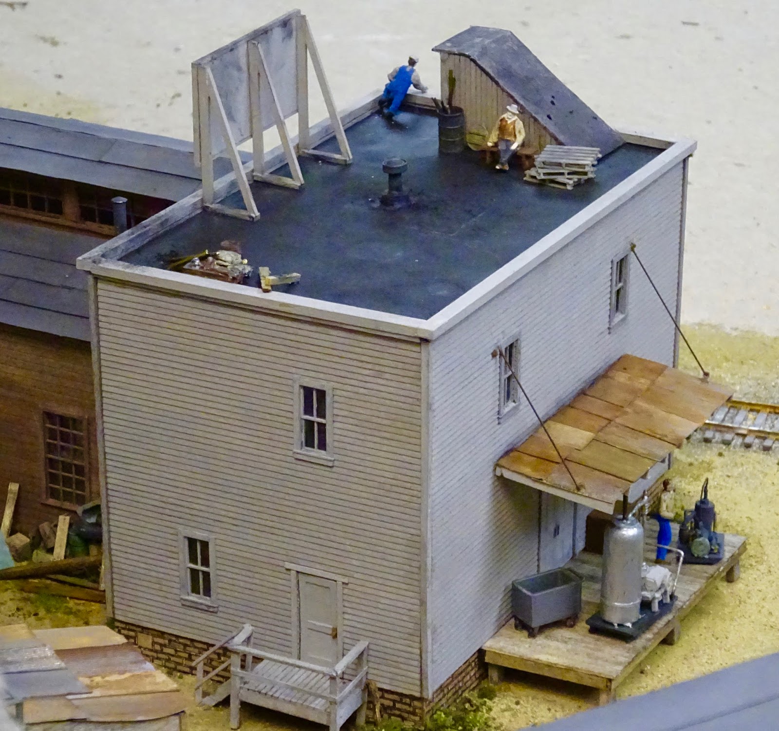 Model Railroad Minutiae: Industrial vacuum co installed