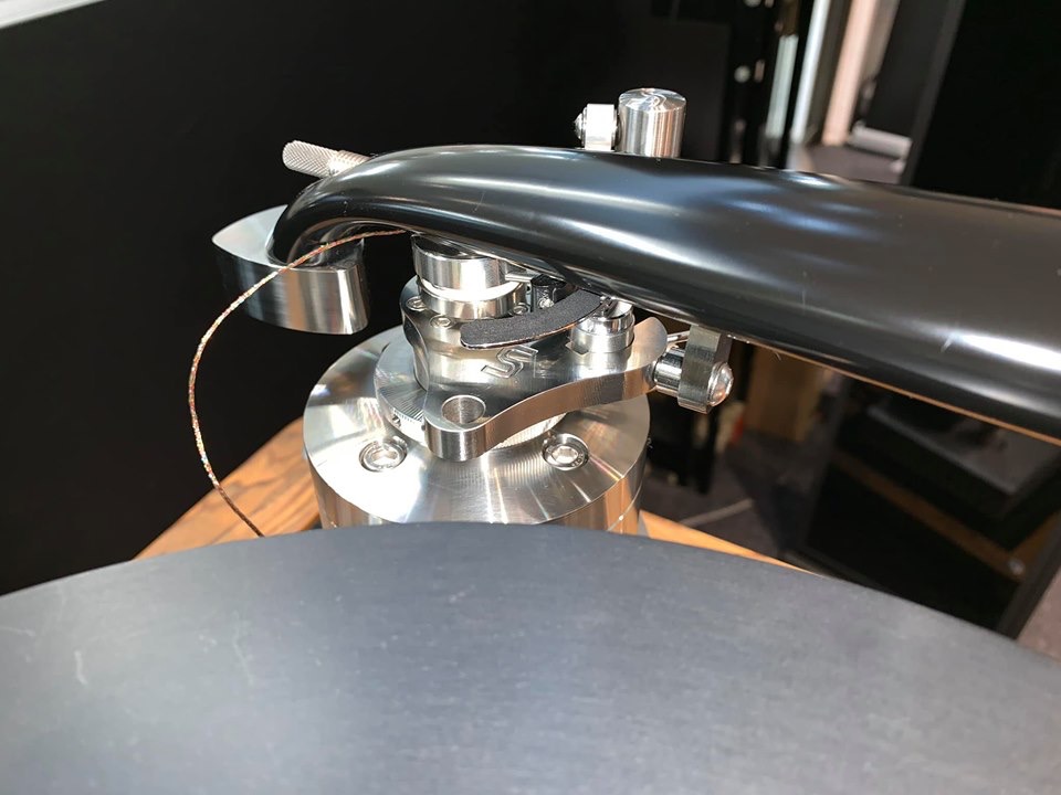 CONTINUUM AUDIO OBSIDIAN TURNTABLE – M & S | Ultimate High-Fidelity