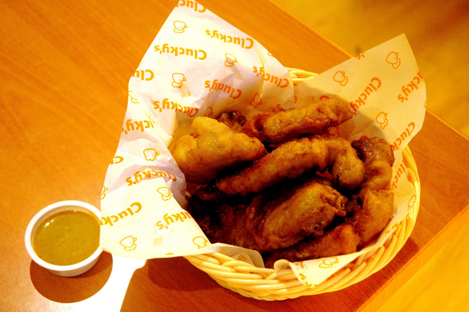 DUDE FOR FOOD: Clucky's: Not Just Chicken...