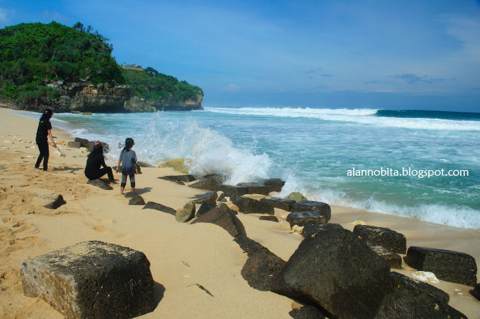 Menelisik Kesunyian Pantai Trenggole, Gunungkidul