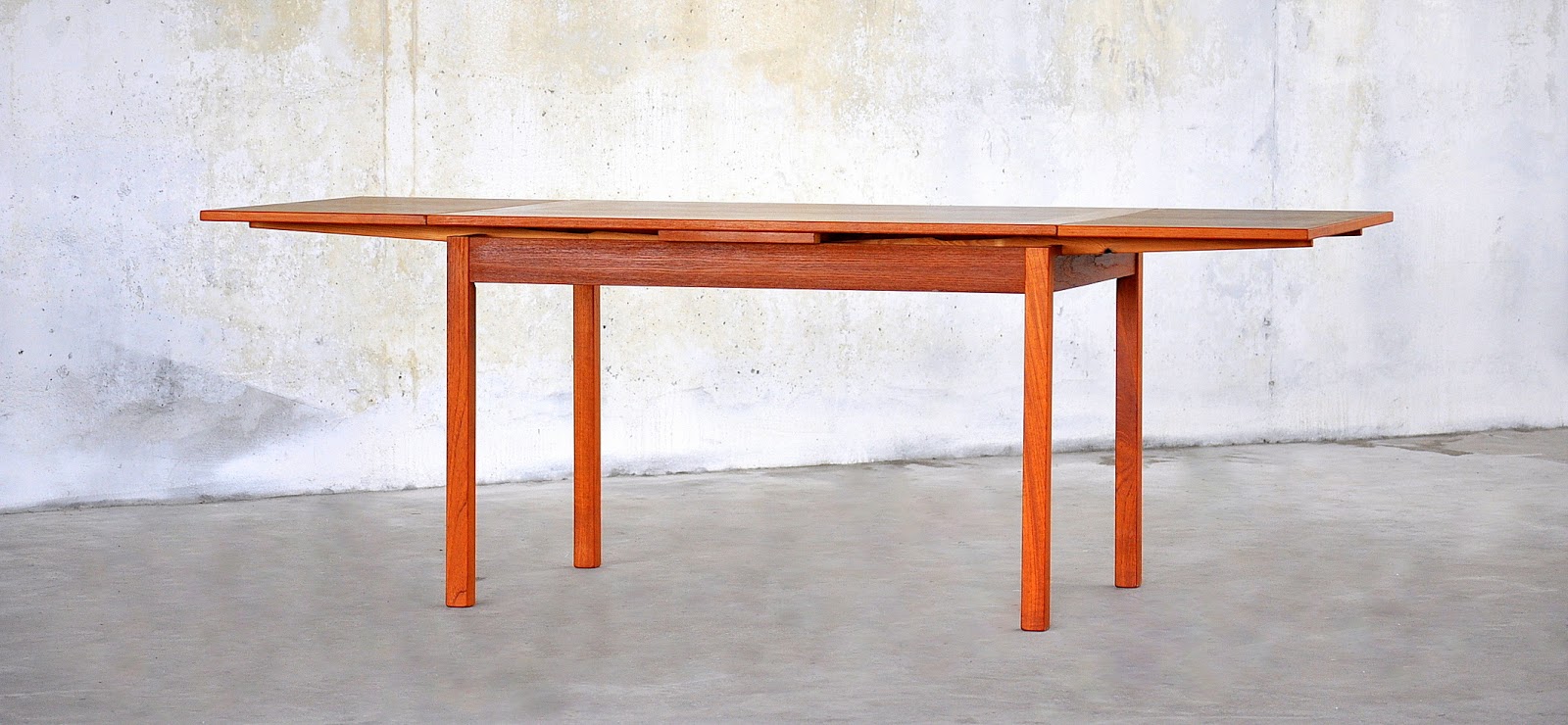 SELECT MODERN: Danish Modern Teak Expandable Dining Room Table