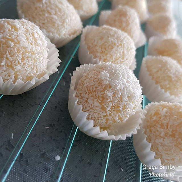 Brigadeiros de coco. | Graça - Truques & Dicas