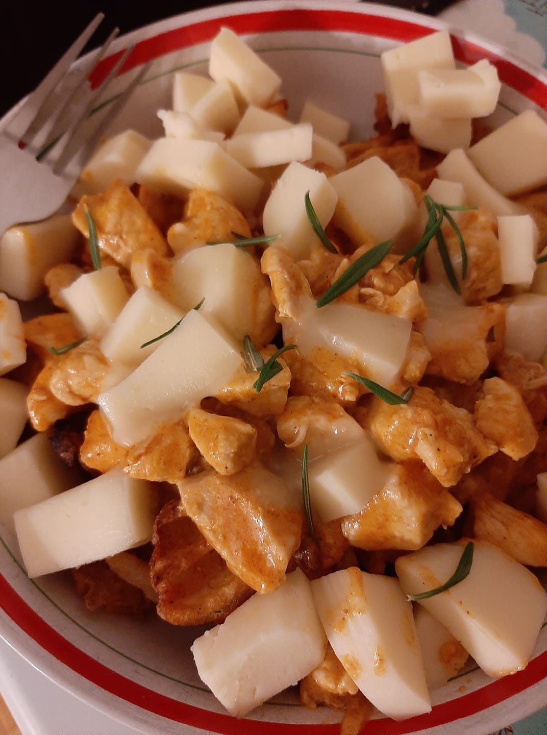 Partageons nos secrets de cuisine : Poutine au poulet au beurre