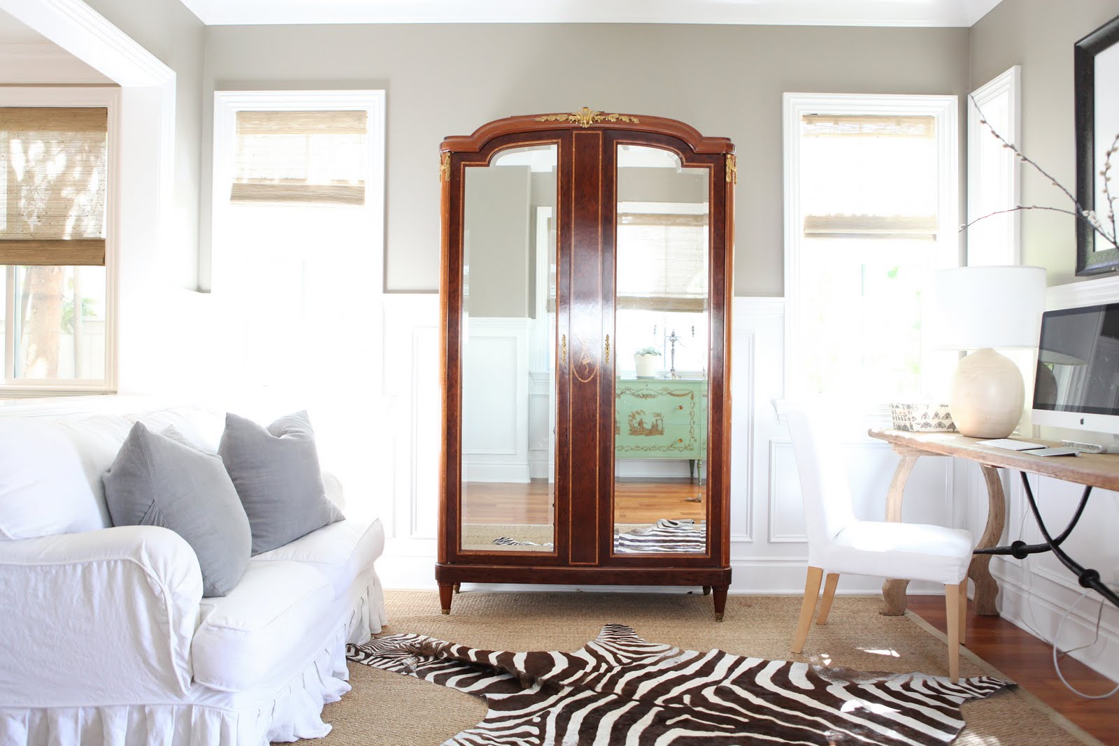 Links to previous "real life homes" are included after Amy's home tour ...