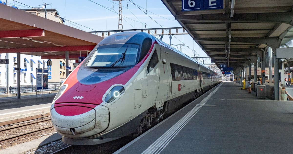 ÖFFENTLICHER VERKEHR: CFF RABe 503 013 > Genève Cornavin