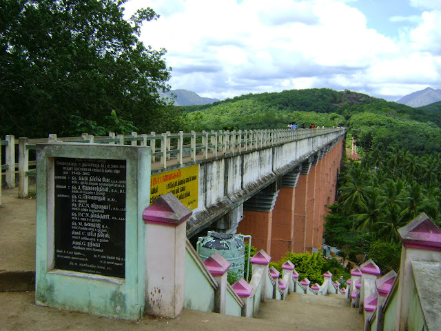 Tamilnadu Tourism: Mathur Aqueduct, Kanyakumari