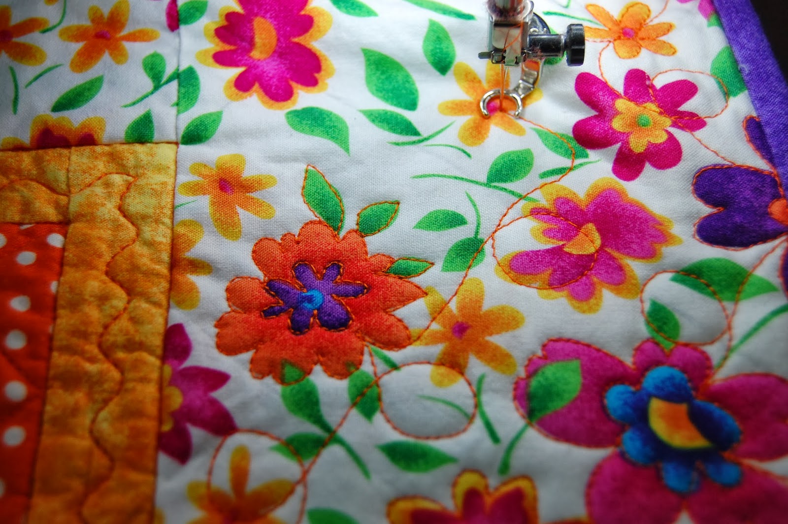 The Domestic Quilter: Machine Quilting & Binding: Outline Quilting