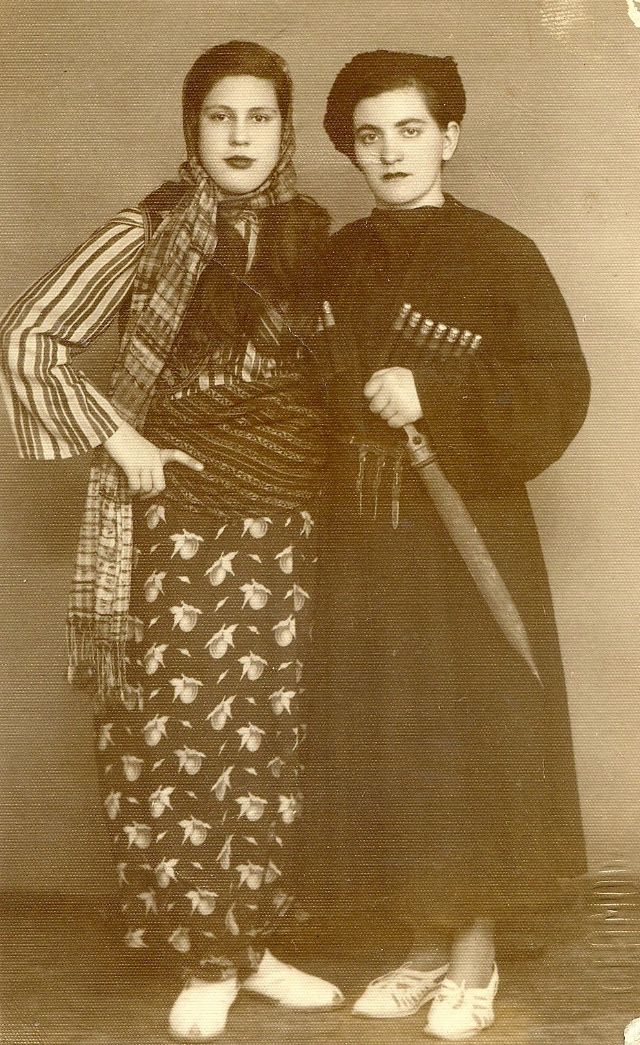 35 Beautiful Studio Portrait Photos of the Turk Women in the Early 20th ...