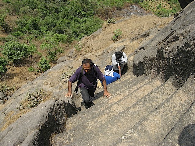 KALAVANTIN MACHI PRABALGAD TREKKING AND MOUNTAIN TOUR: कलावंती दुर्ग ...
