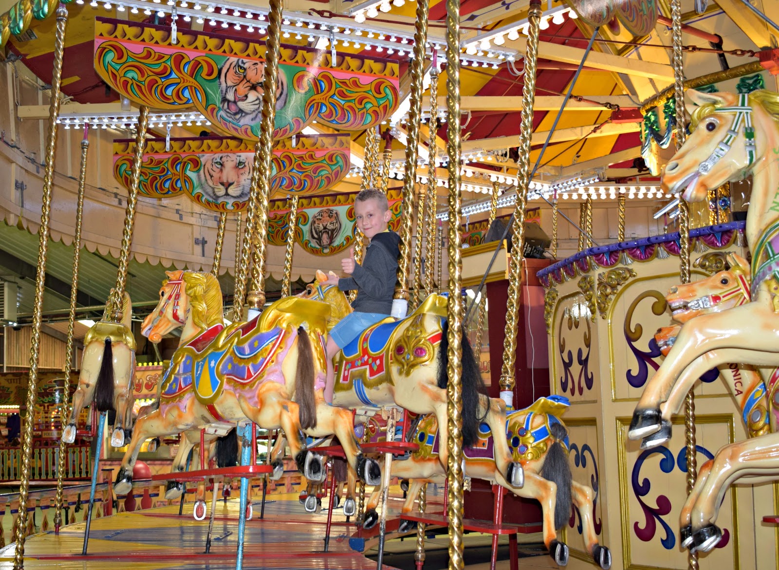 Tantrums To Smiles: Folly Farm Adventure Park and Zoo **REVIEW**