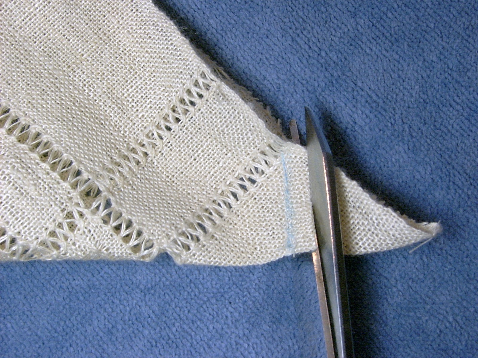 Daisy Hill Weaving Studio: Mitering Corners on Handwoven Lace
