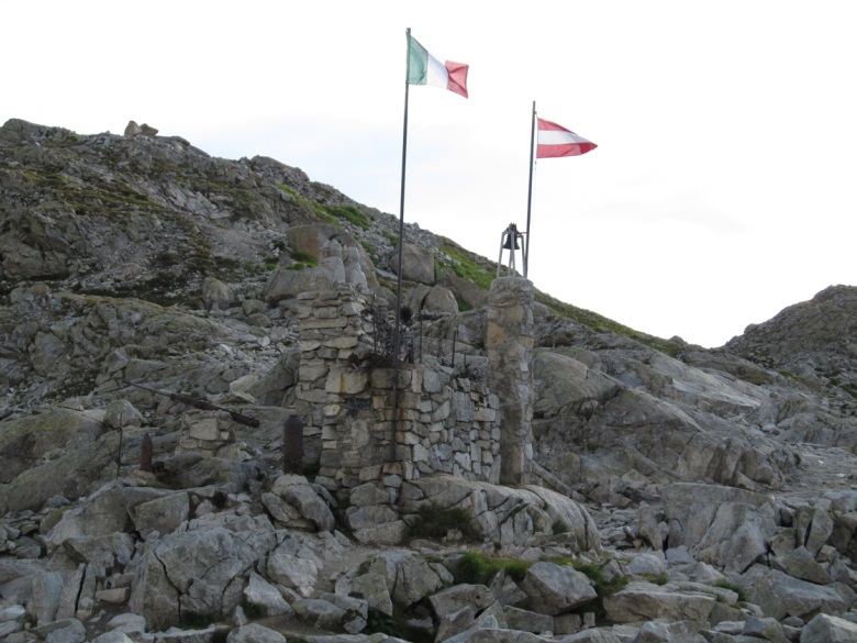 Escursionismo a 360°: Il Sentiero dei Fiori e Cima Payer (EEA)