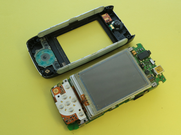 BugWorkShop - 甲蟲工作室: Motorola （摩托羅拉）E680i Linux 智能手機（Smart Phone）PCB模組 - 拆解（三）