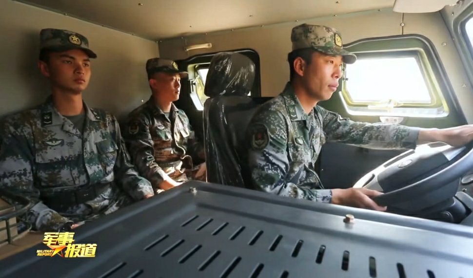 China Defense Blog: Closer look: SH15 Truck-mounte 155mm Self-Propelled ...