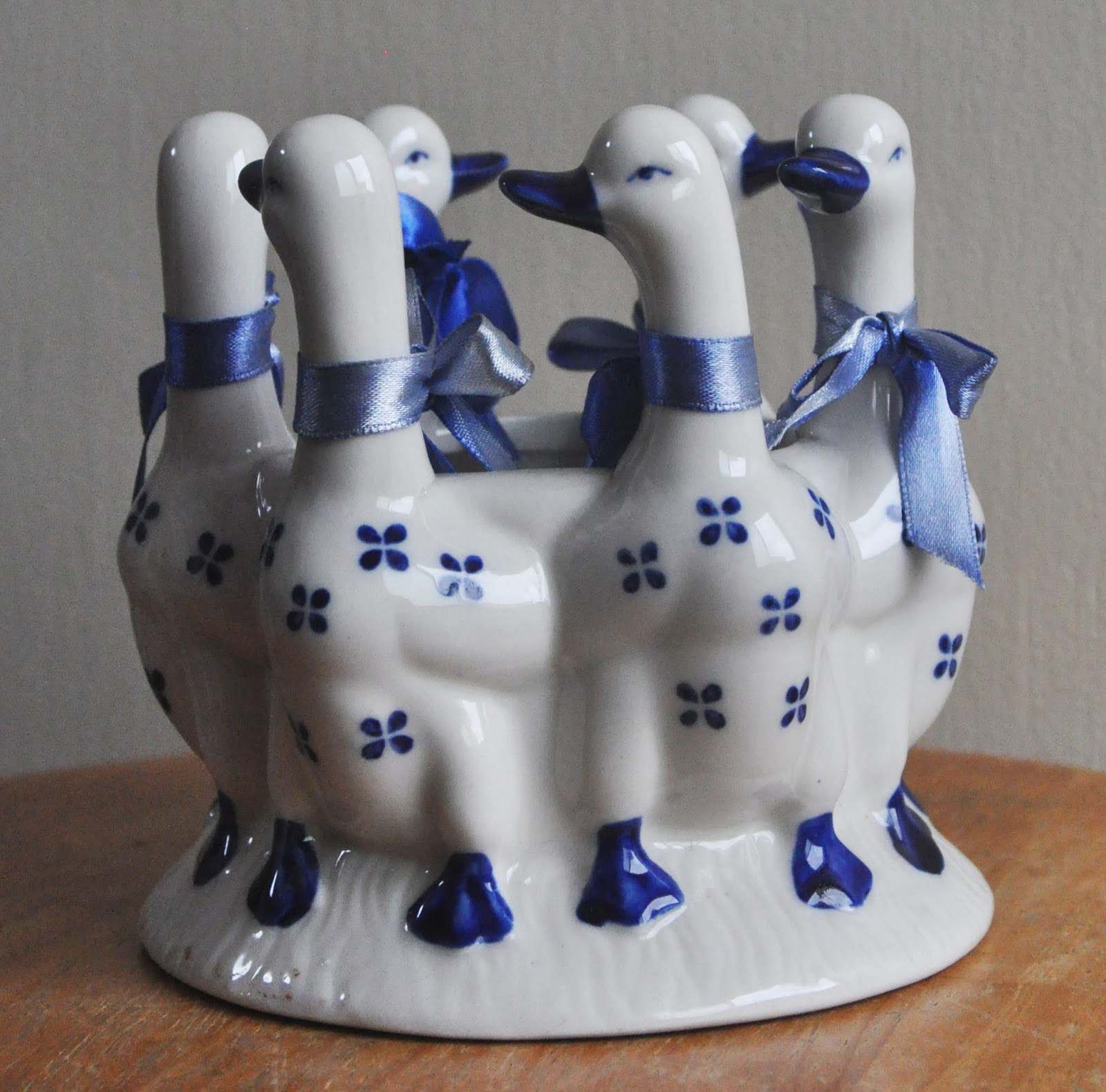 Six ducks decorative ceramic from Italy