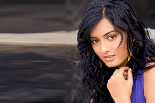 Parvati Vaze Biodata, Movies, Net-worth, Age, New Movies, Affairs, New ...