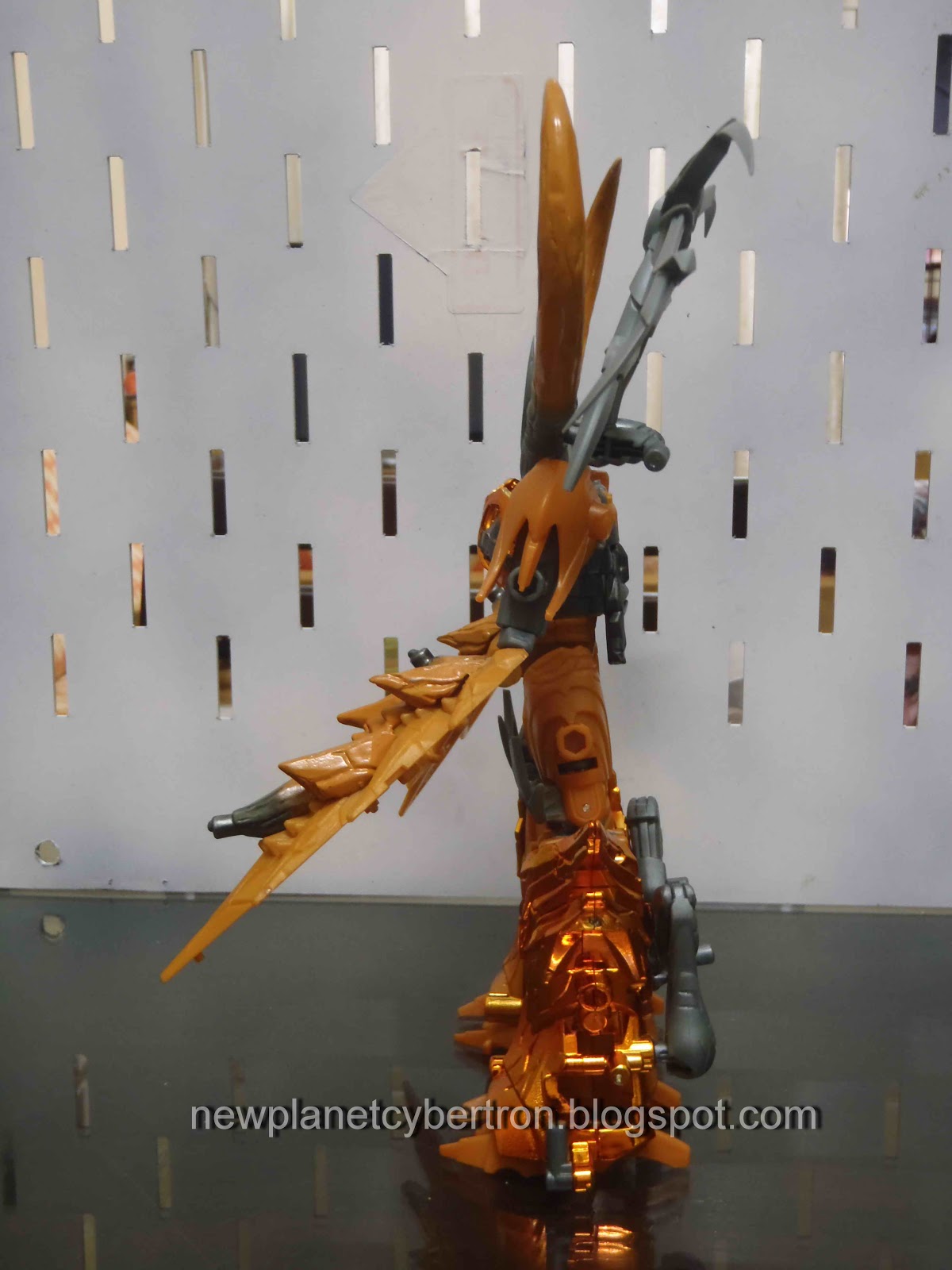 New Planet Cybertron: Transformers Review: Gaia Unicron (Voyager Arms ...