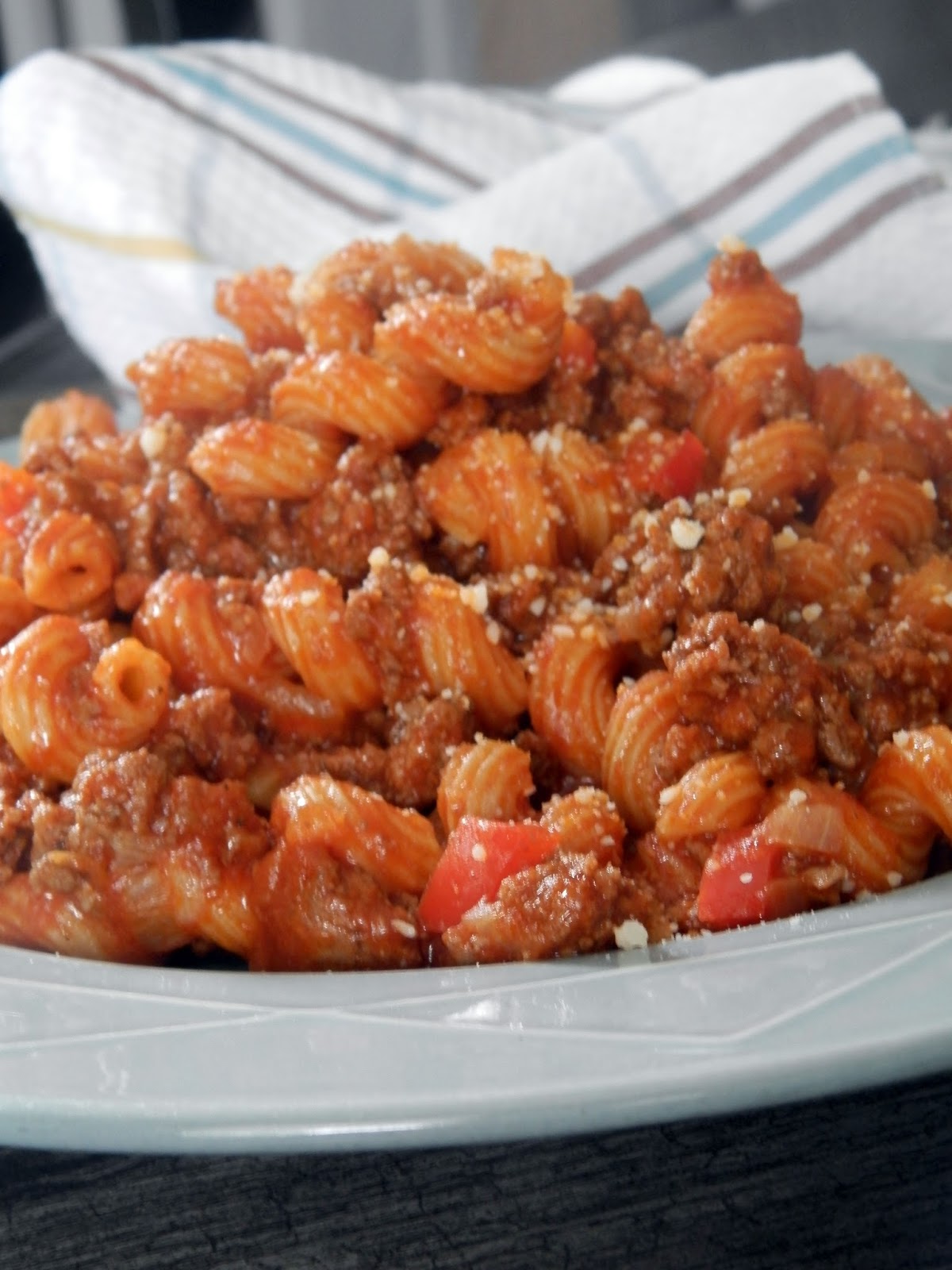 Ces temps ci en cuisine: Macaroni à la viande (dans le même chaudron)