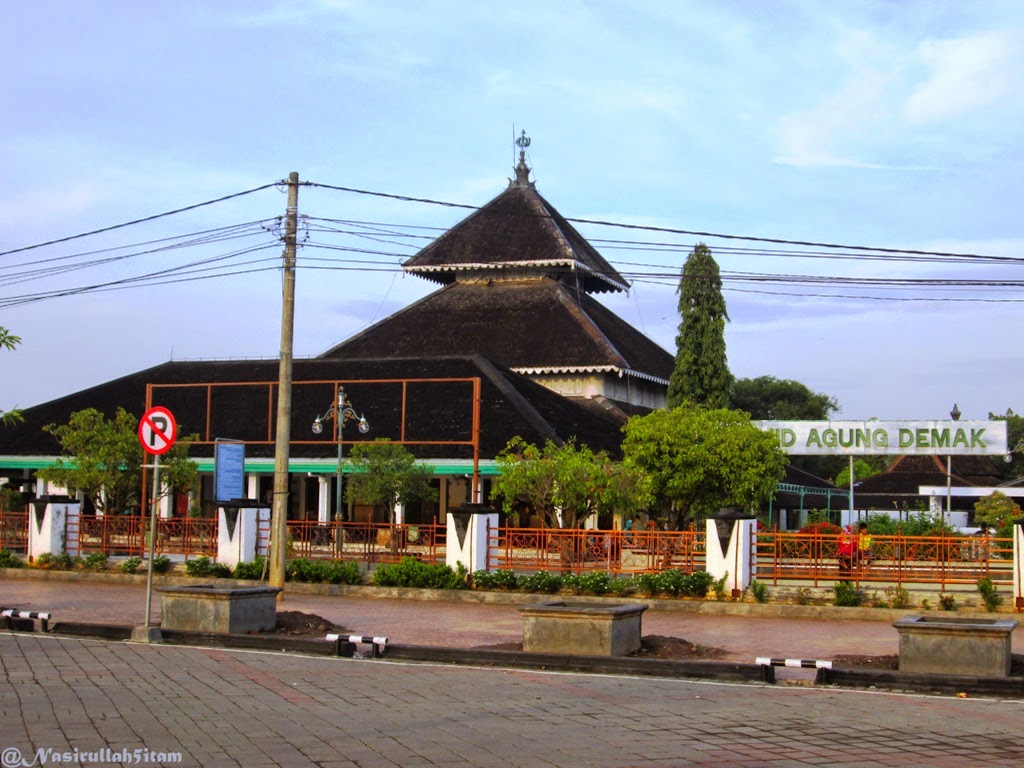 Keliling Kawasan Masjid Agung Demak - Nasirullah Sitam