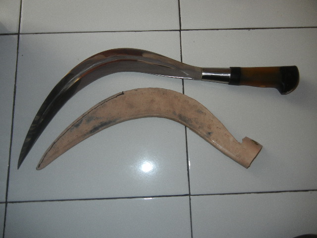 Macam macam pisau: Clurit