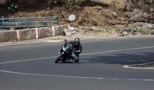 Makes You Go Down On Your Knees | Yamaha R15 v2.0 User Review by ...