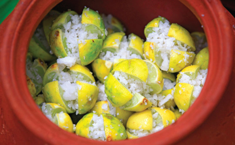 Sri Lankan Food: Lunu Dehi Sambol