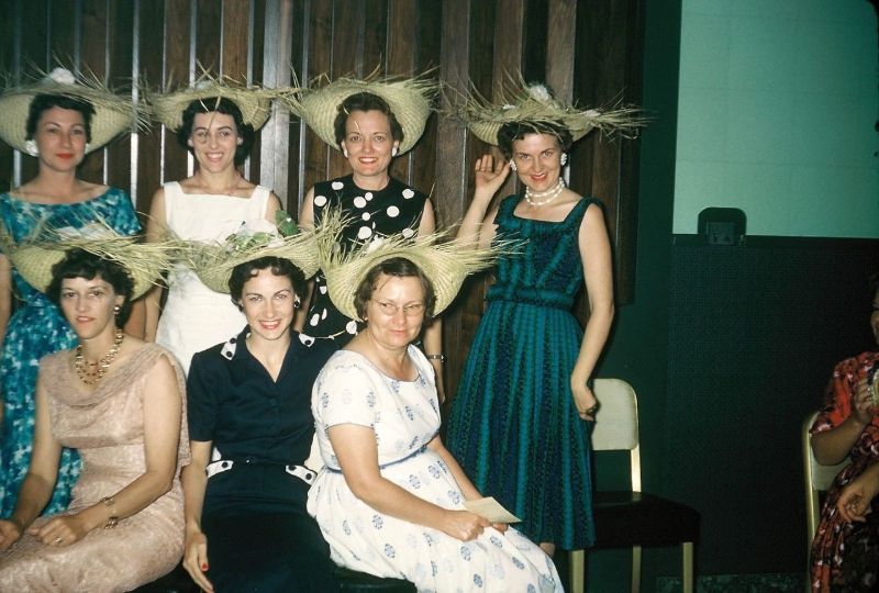 Old Snaps Defined Fashion Styles of Middle-Aged Women in the 1950s ...